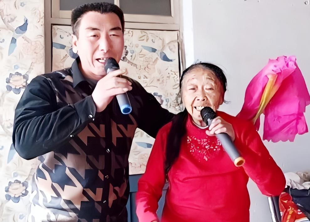 86-year-old Ma Yuqin suspected of a marriage change, knelt down and ...