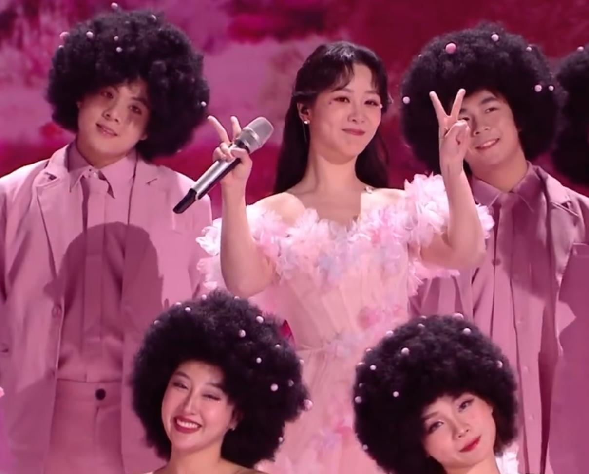 Hunan Satellite TV's New Year's Eve party: Wilber Pan was ridiculed for ...