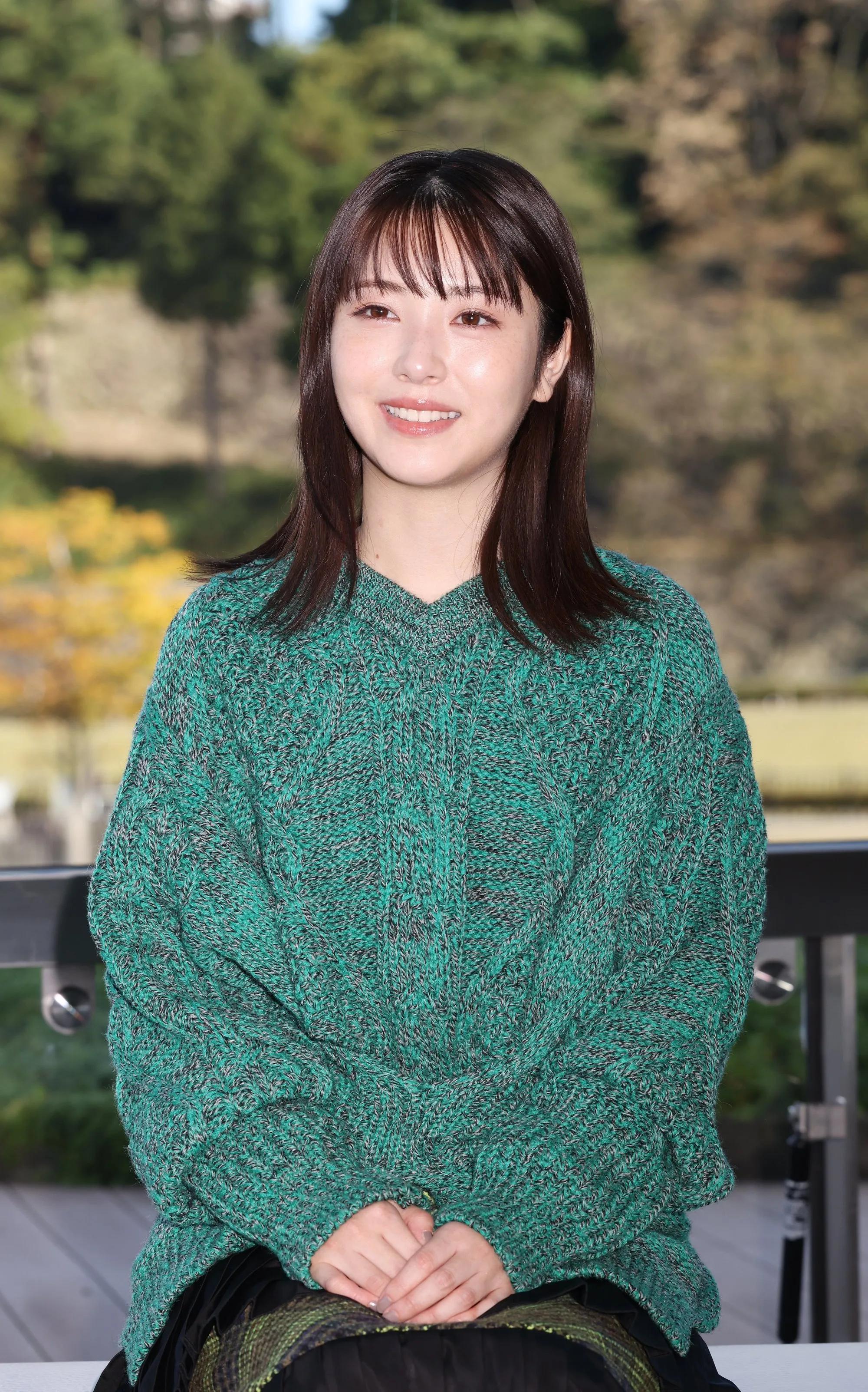 Photo album of Japanese post-zero actress Hamabe Minami, with snowy ...