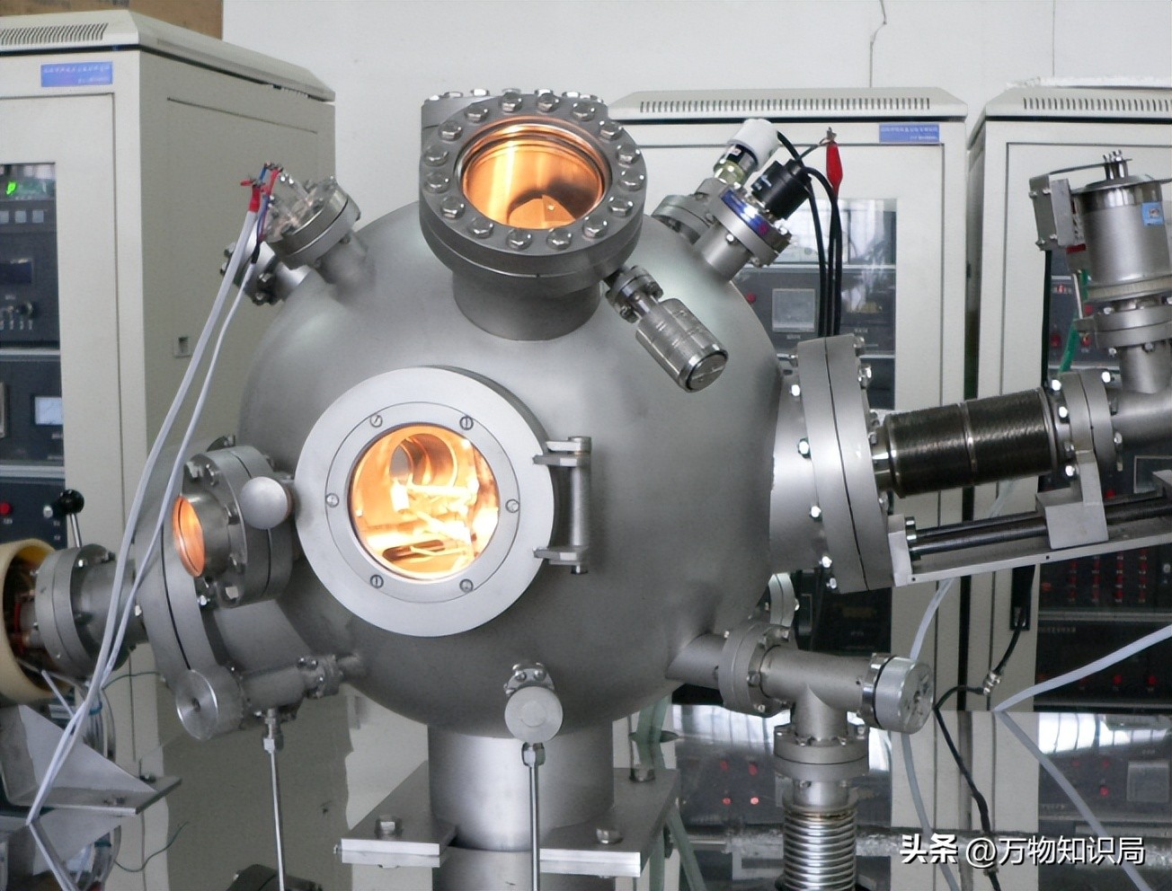 A jet device with self-excited vibration pulses, forming a pulse jet ...