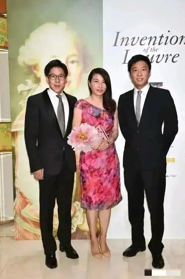 41-year-old Guo Jingjing and 41-year-old Lu Yan Guo Jingjing's slanted ...