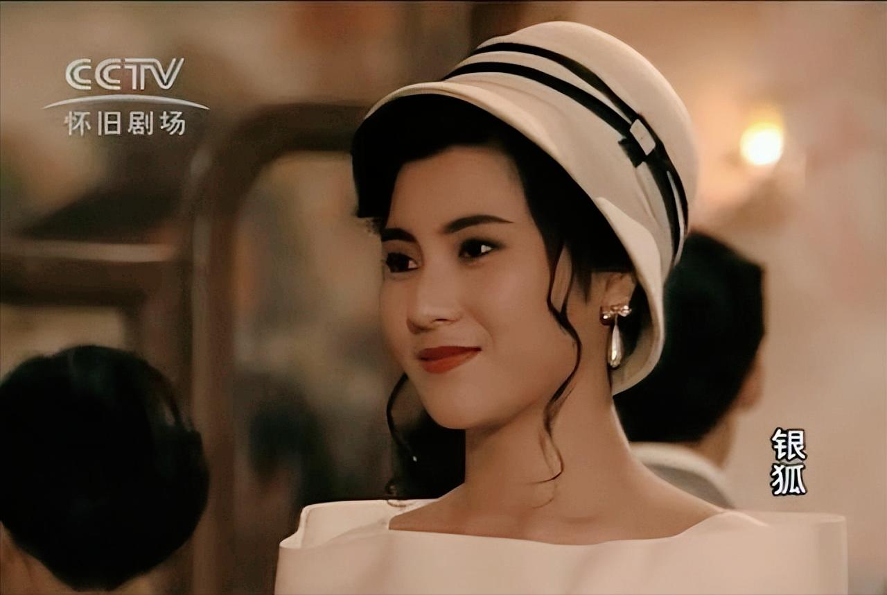 She is as beautiful as a peach blossom and is known as the little Li ...