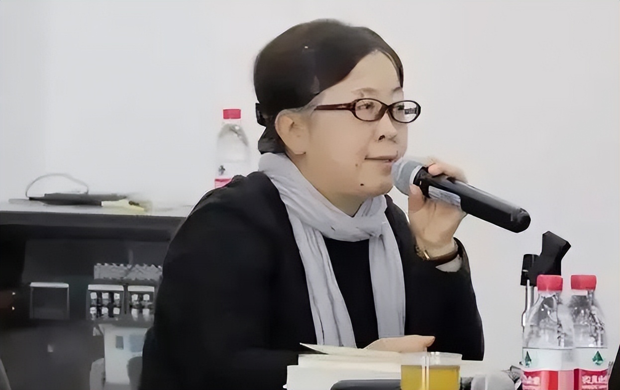 Professor Liang Yanping, a Chinese traitor, publicly insulted China and ...