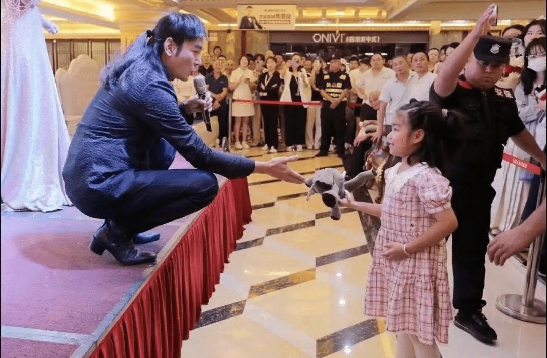 55-year-old Jiao Enjun appeared in commercial performances, his body is ...