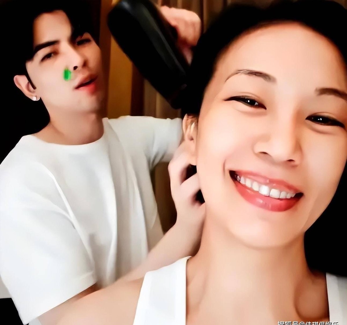 Jam Hsiao and Julia Lin got married today, revealing wedding photoshoot ...