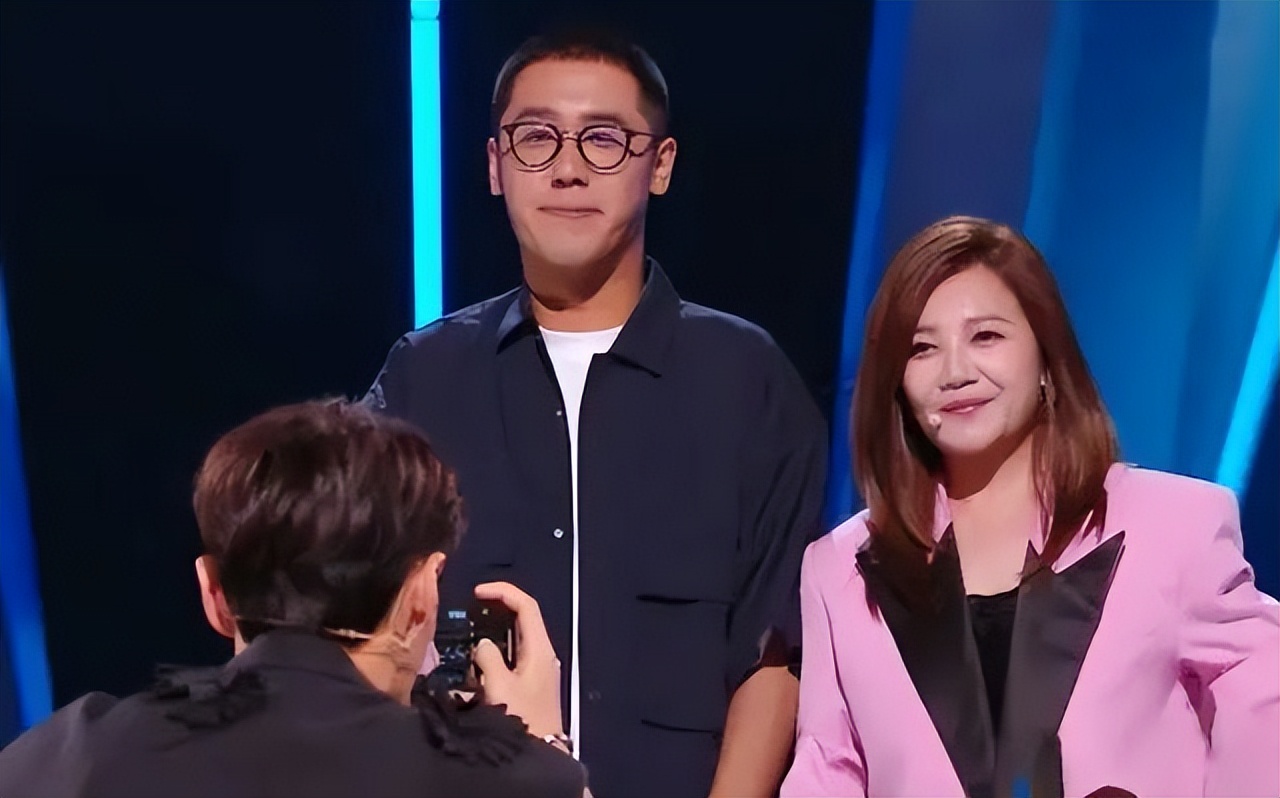 Li Ronghao took the initiative to take pictures, on the surface, it was ...