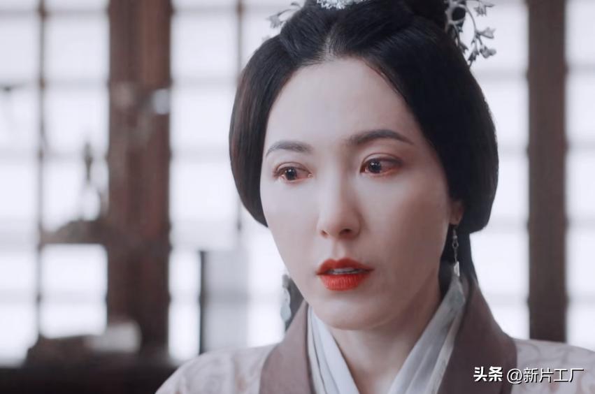 With contrived expressions and endless laughter, 46-year-old Zeng Li ...