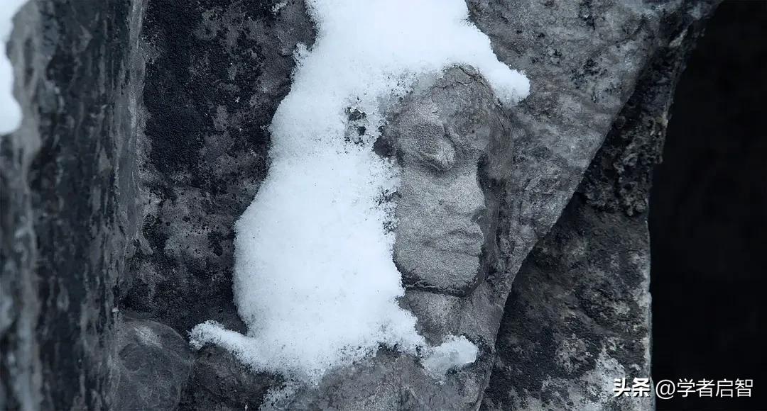 "The Moon in the Hand": Profound Theme and Superb Artistic Expression ...