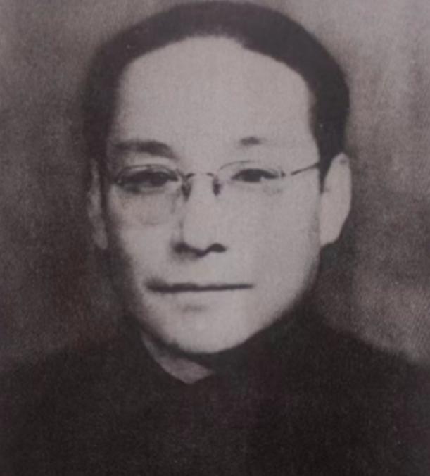 After Pan Hannian had a private meeting with Wang Jingwei, he concealed ...