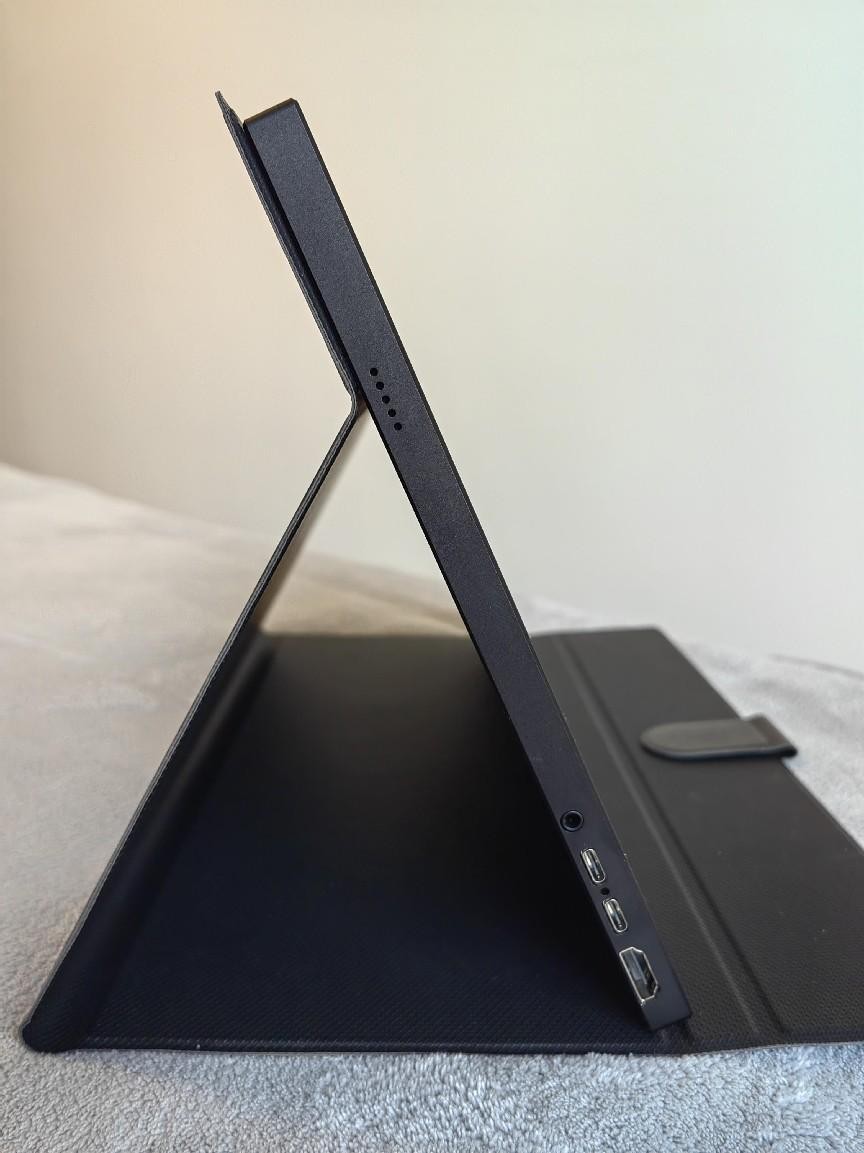 Play console games anytime, anywhere! Aiguan 4K Portable Screen ...