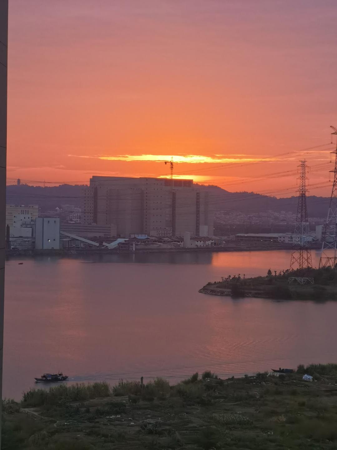 Shunde Ronggui: Fire burning clouds, sunset glow - iNEWS