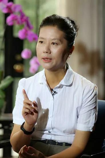 Talk about four influential female writers in contemporary China and ...