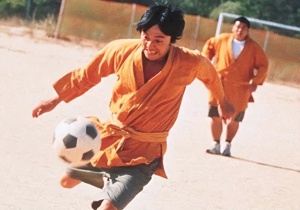 The movie "Shaolin Soccer", directed by Master Xing, weaves a football ...