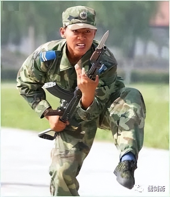 Description of China's first squad gun family: Type 81 7.62mm rifle ...