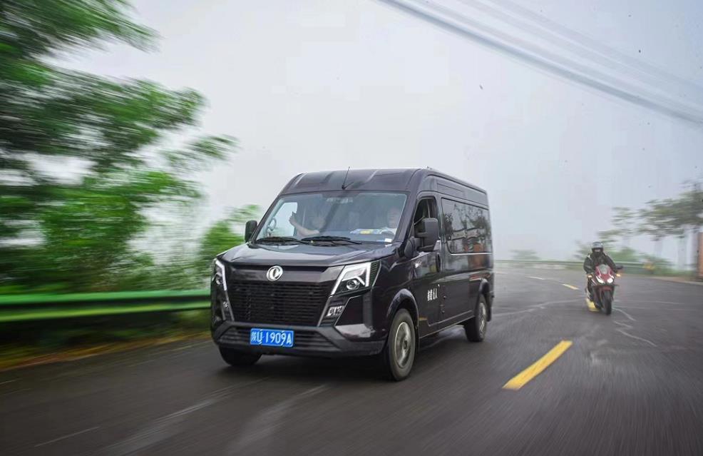 Life is like a journey and I am also a traveler. Dongfeng Yufeng RV ...
