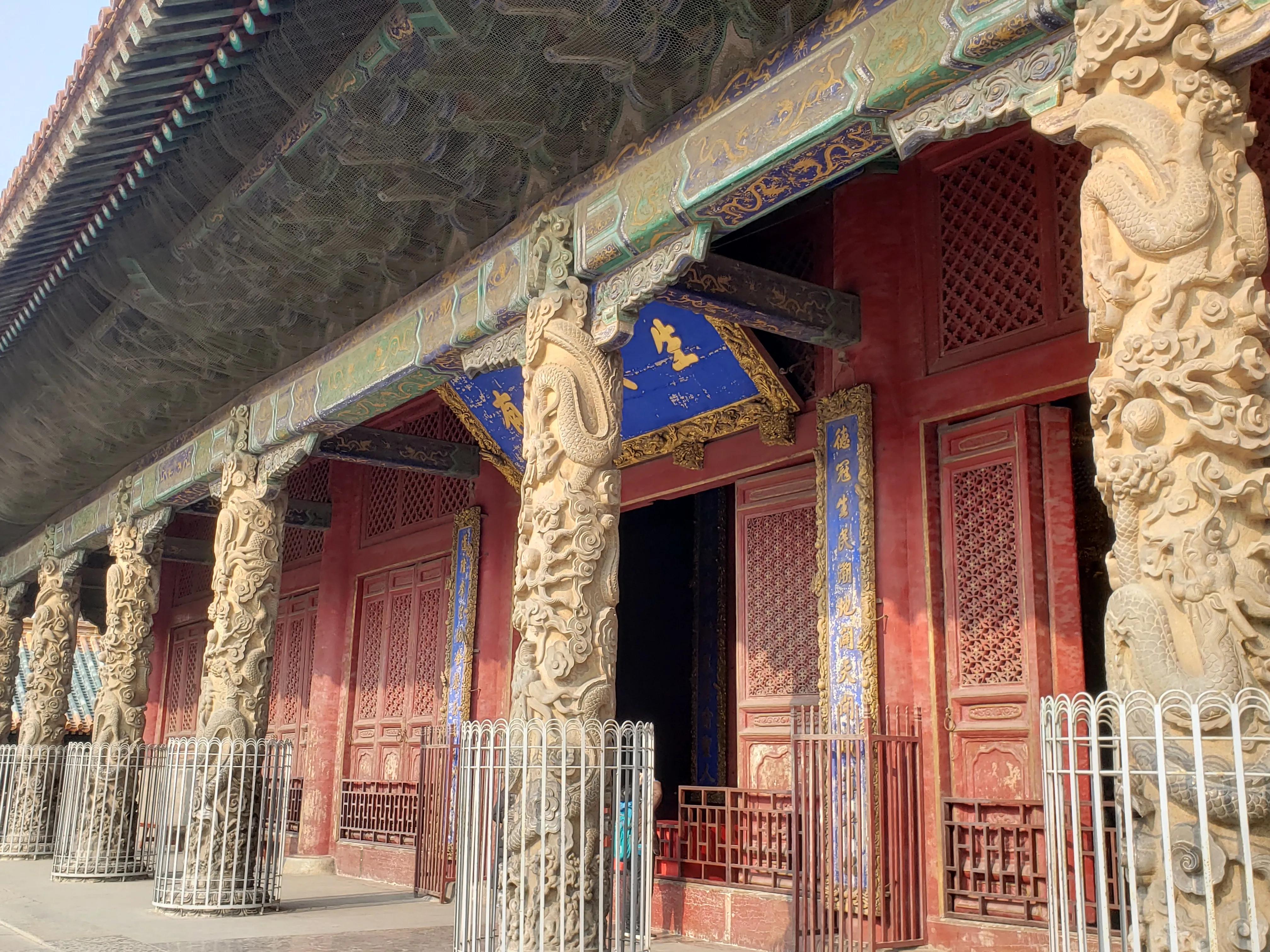 On the relief dragon column in front of Dacheng Hall in Qufu Confucian ...
