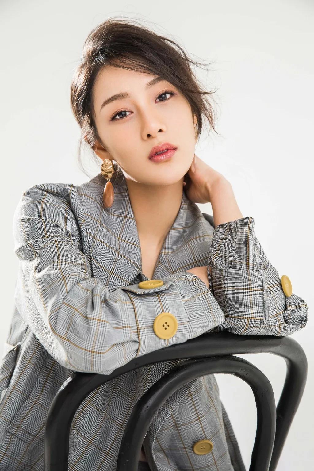 Zhao Yuanyuan: Pure and beautiful, beautiful and agile, full of charm ...