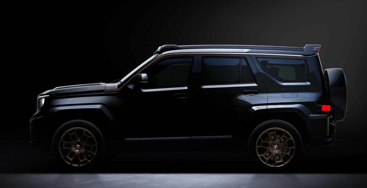 Tank 700 Hi4-T real car appears, over 5 meters long, 1+ six-cylinder ...