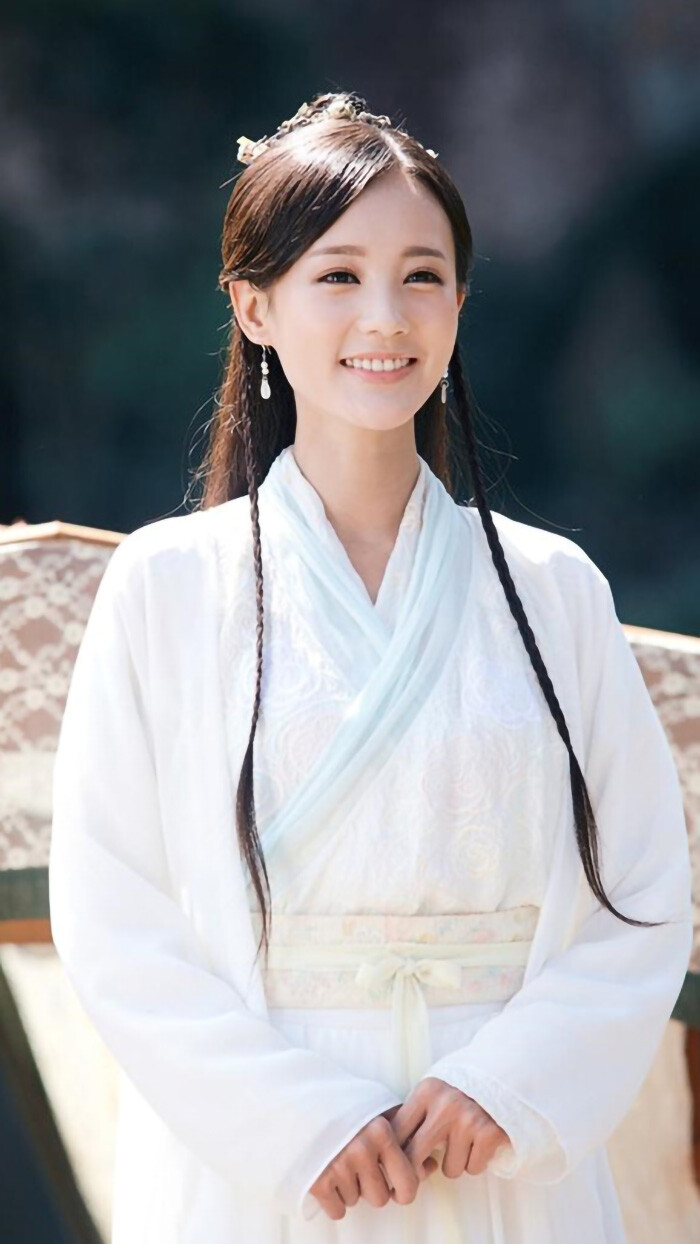 From stand-in to front-line, from pure to sexy, Li Yitong's journey to ...