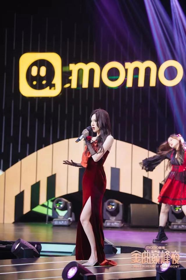Try a new style, Momo's strength to sing Xiaomu's solo single "On the ...