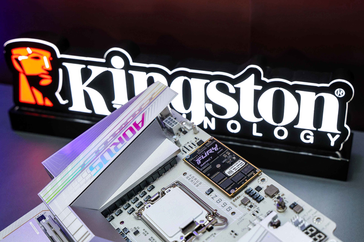 Kingston exhibits a longer version of CAMM2 memory module, the extra ...