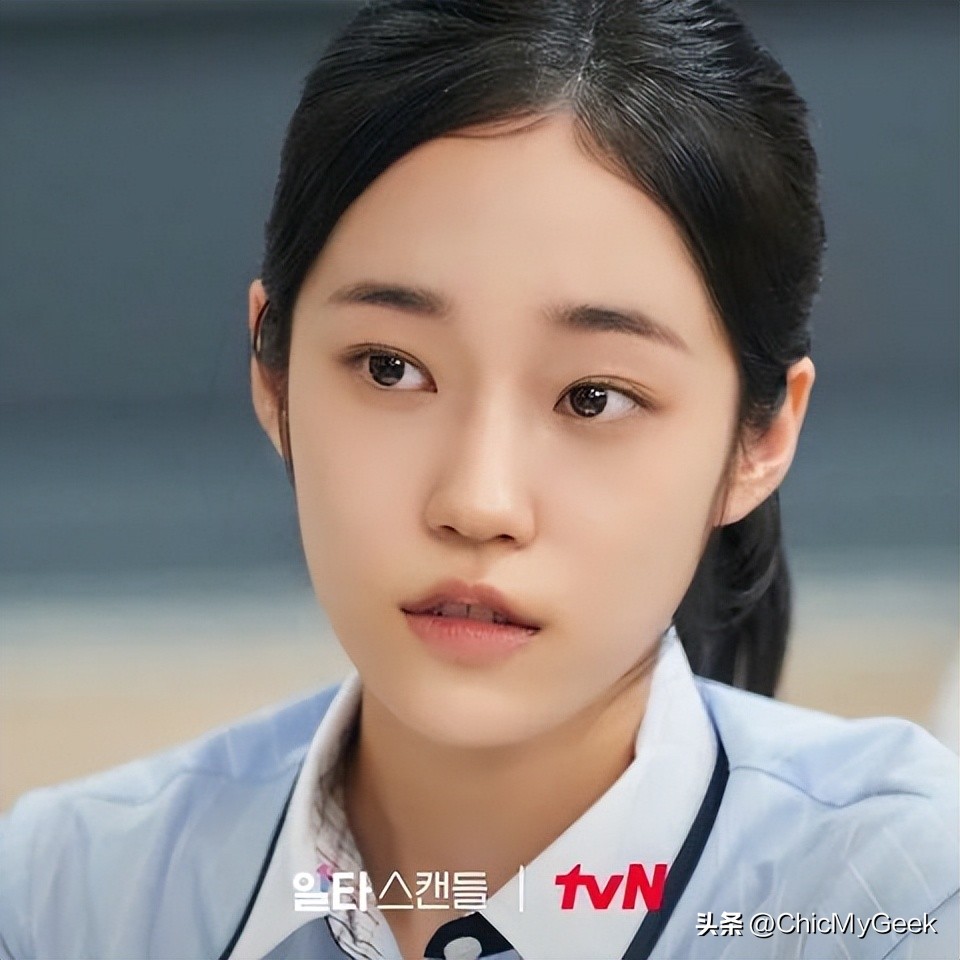 After acting in three works, he became popular and became a monster ...