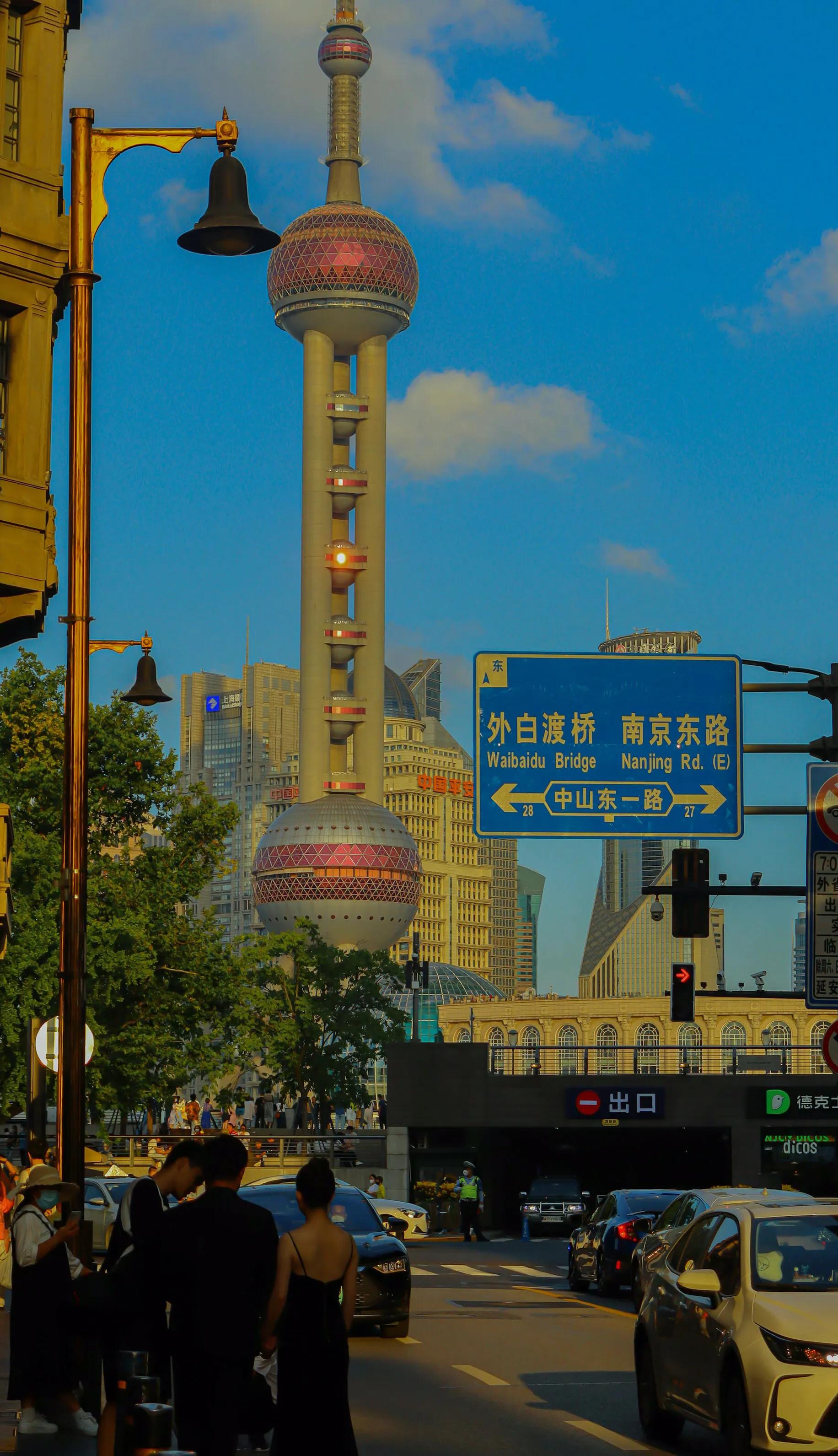 "Write a poem and then sleep" Shanghai - iNEWS