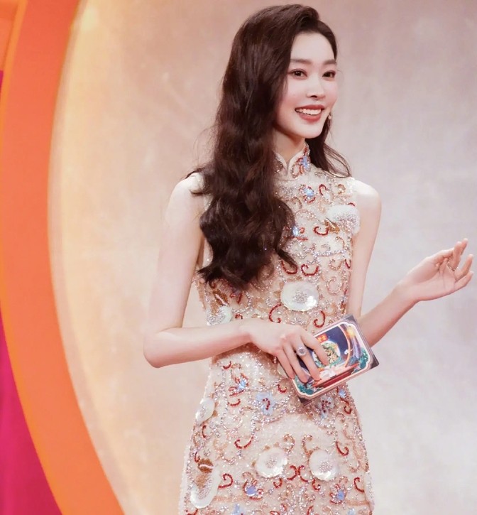 Song Yi quietly does great things! Surprise appearance at CCTV Mid ...