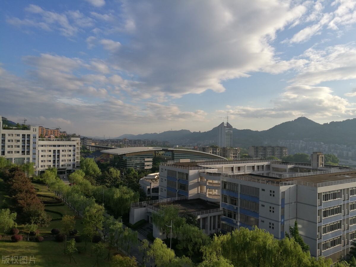 Talking about university majors with promising employment prospects ...