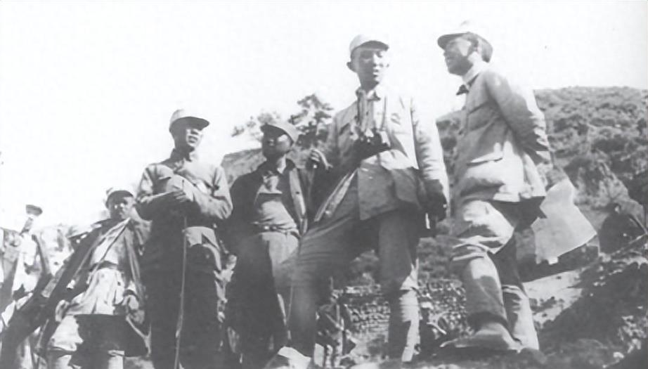 In 1974, Pi Dingjun approached Luo Ruiqing to plot mountain climbing ...