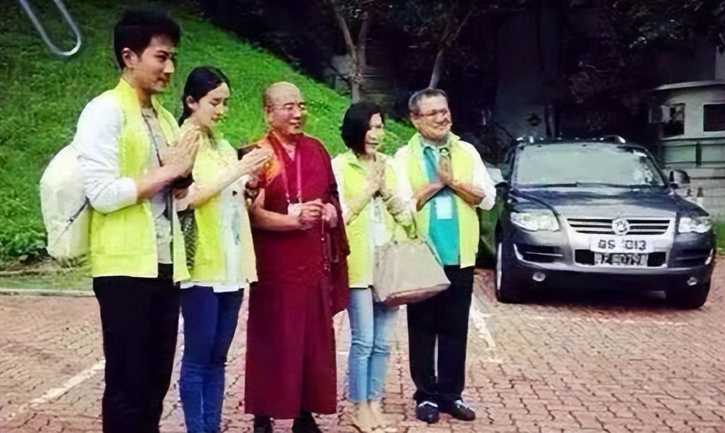 "Phi 2" The brother who was a monk was a parent. At the age of 43, he ...