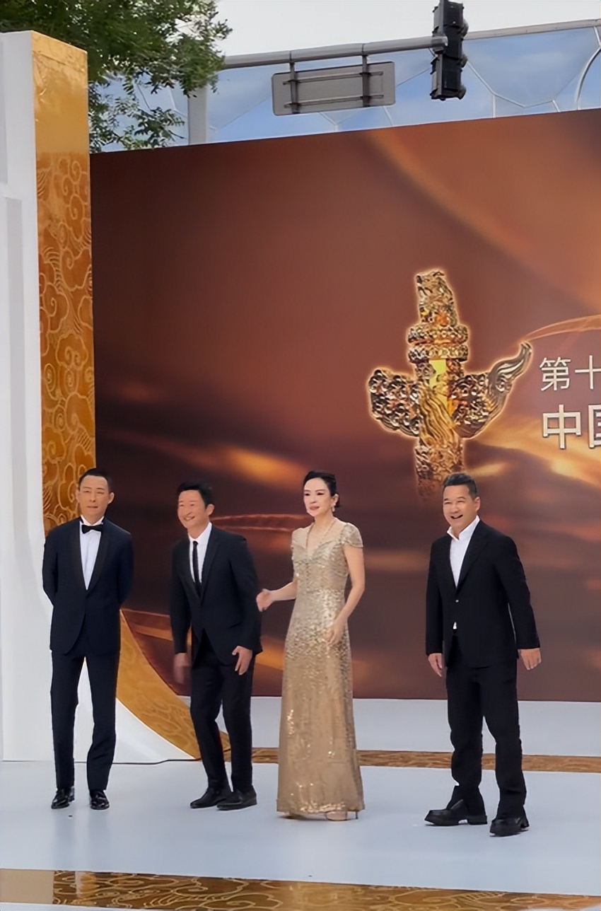 Zhang Ziyi appeared on the red carpet of Huabiao Awards, Wu Jing ...