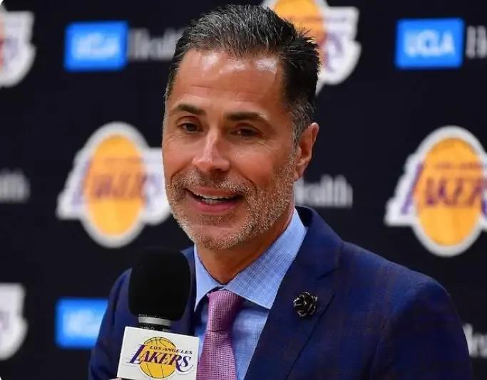 The Lakers renewed Rivers Russell, the lineup has confirmed 13 people ...