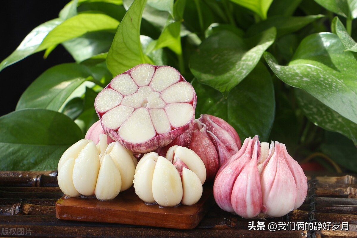 Why is the Laba garlic you made not green? A little trick will change ...