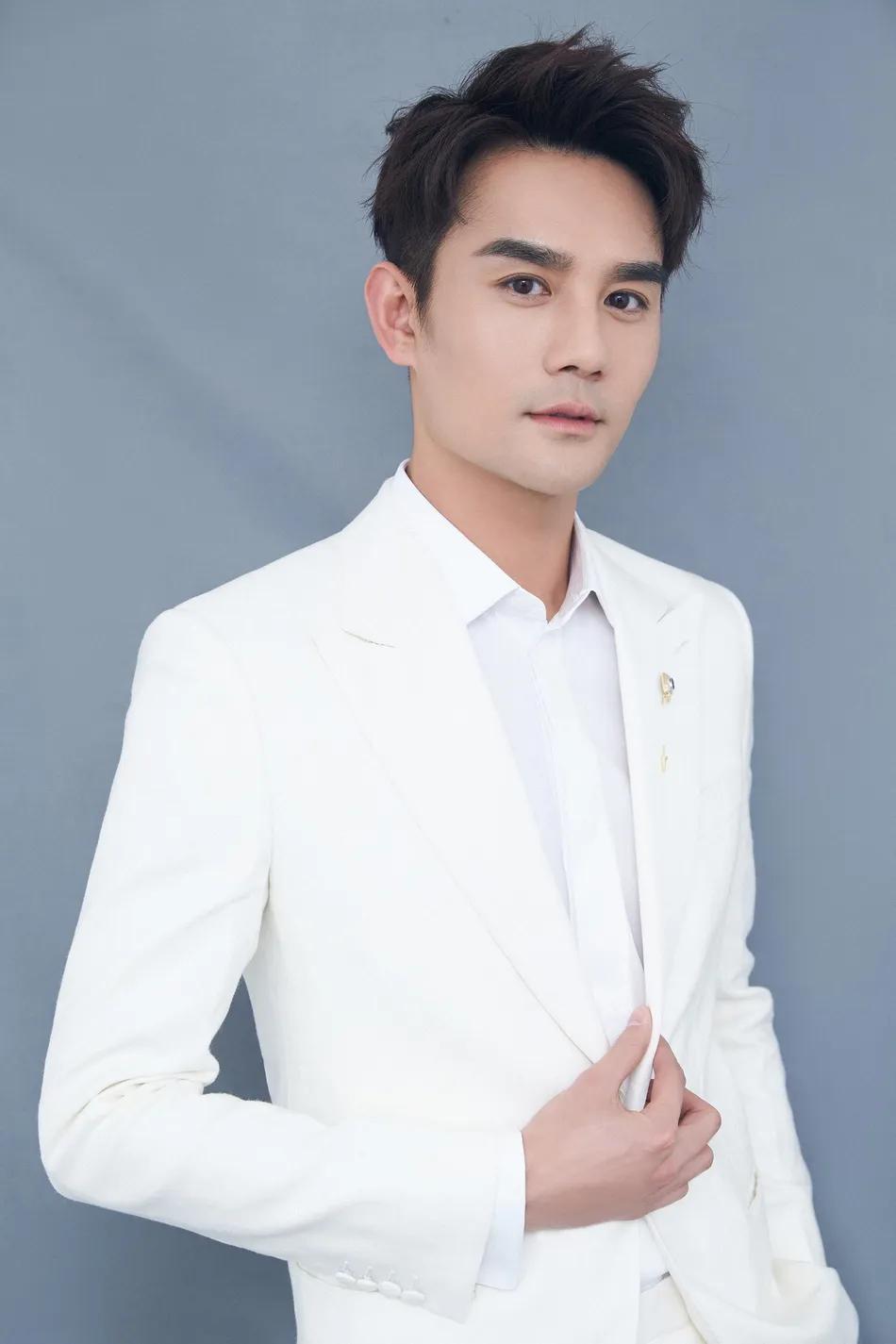 Wuhan male stars Wang Kai, Yuan Hong and Zhu Yilong look like three ...