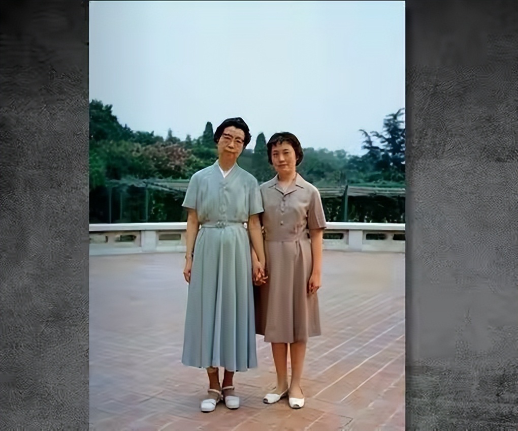 After the Gang of Four was smashed, Jiang Qing wanted to meet two ...