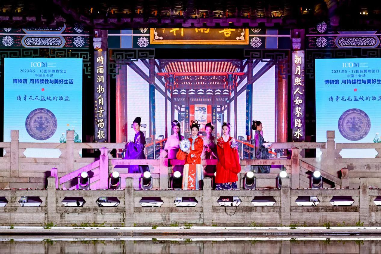 Yeshan Spring and Autumn Garden blooms wonderfully at the night of the ...