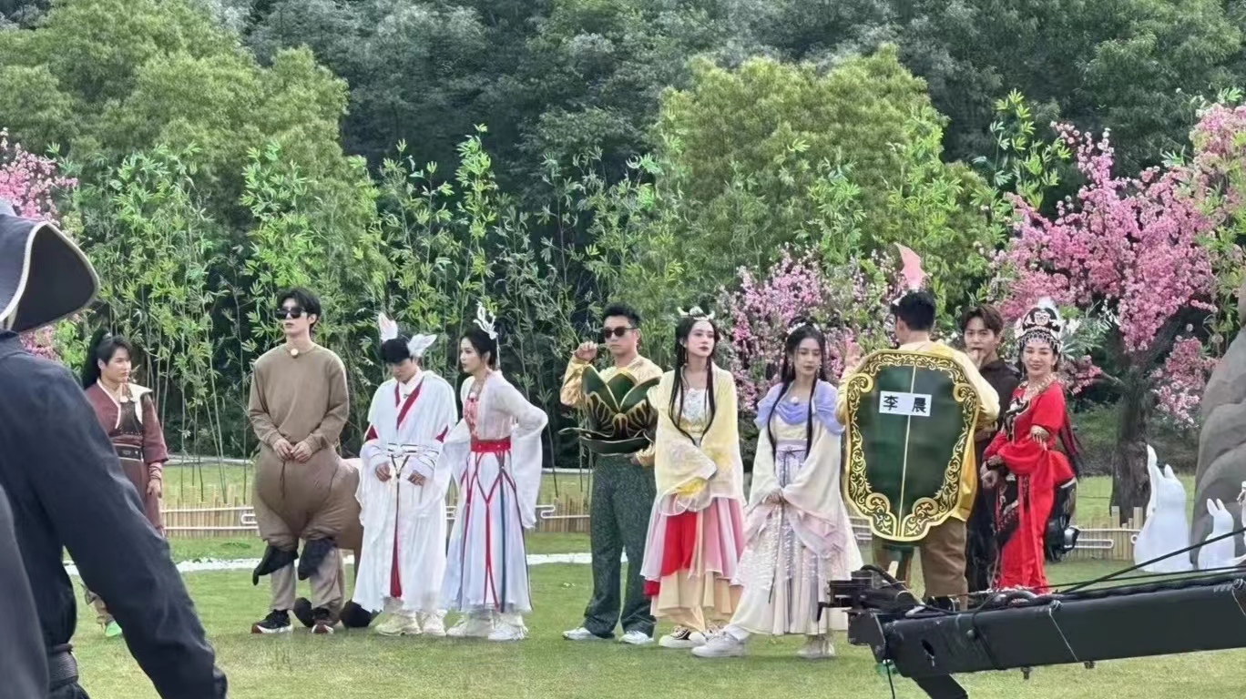 The Myth of Running Man Couples: Zhou Shen Bailu Yang Ying COS Jade ...