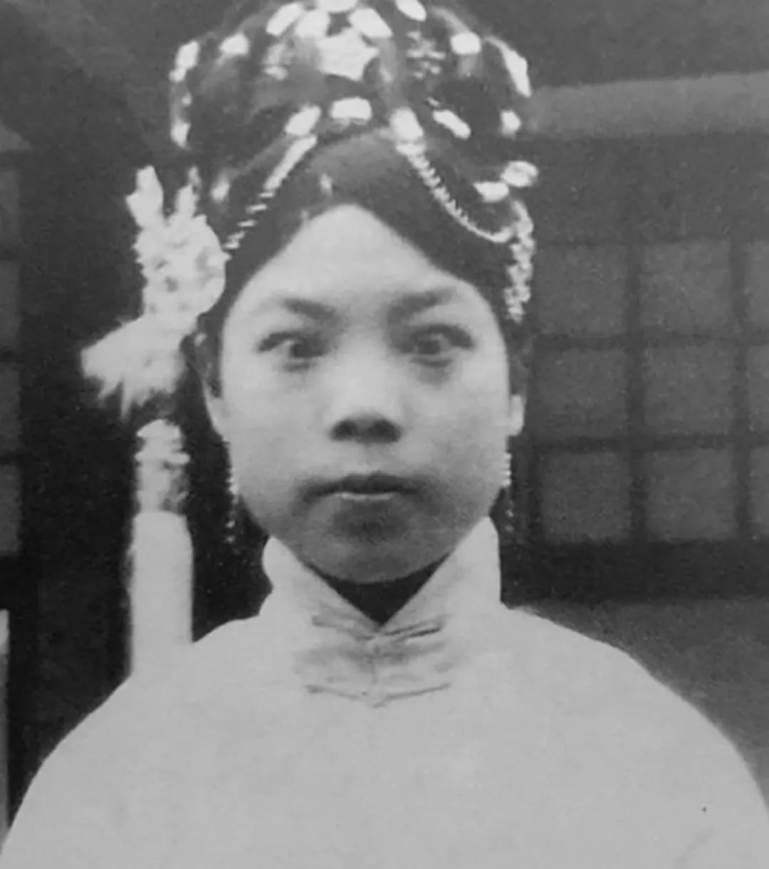 Wenxiu: A Strange Woman Who Dare to Divorce the Emperor - iNEWS