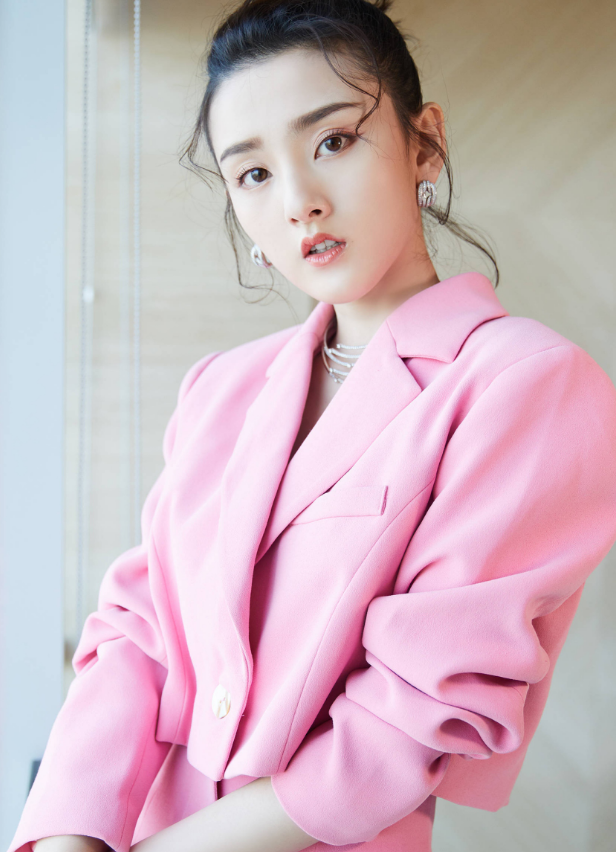 Song Zuer: Natural beauty, graceful temperament, smart and beautiful ...