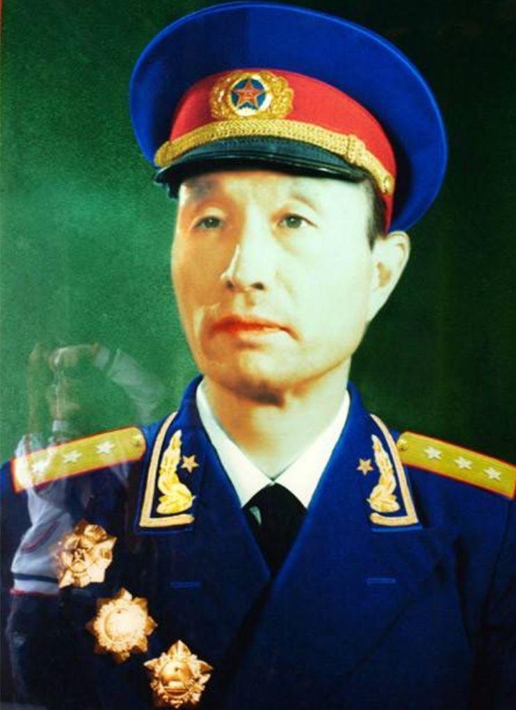 At the Lushan Conference, how did Peng Dehuai's favorite Zhang Aiping ...