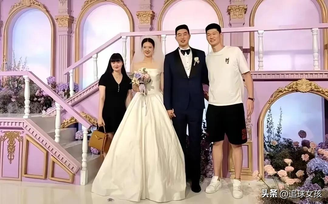 Zhang Changning made Wu Guanxi popular, Zhang Changning's salary is ...