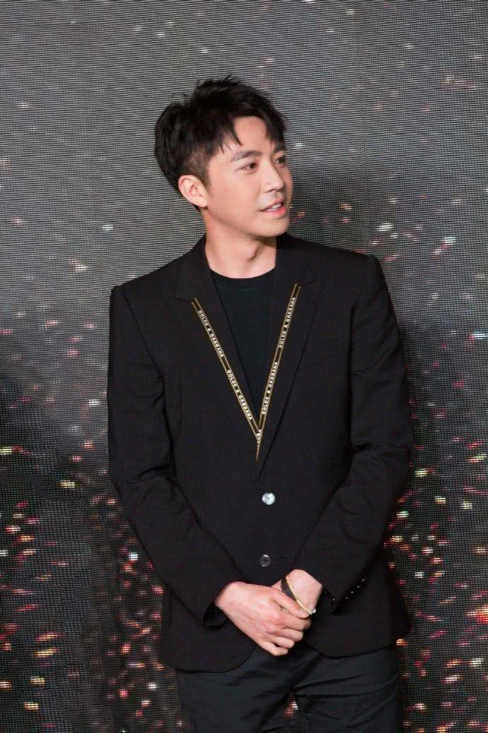 Nicholas Tse's hand, Zhao Liying's thrombus, there is no superstar in ...