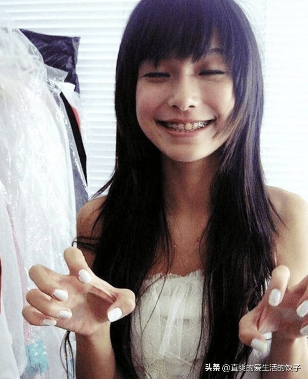 Yang Ying's 18-year-old Japanese photo exposed! Eating ice cream, the ...