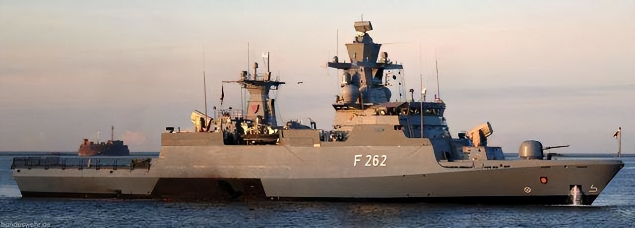World Frigate Cruise 12 German "Brunschweig" class corvettes - iNEWS