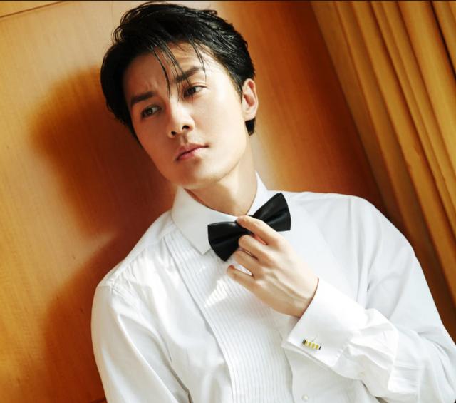 Wu Kequn, the male god of the music world, sent blessings on Women's ...