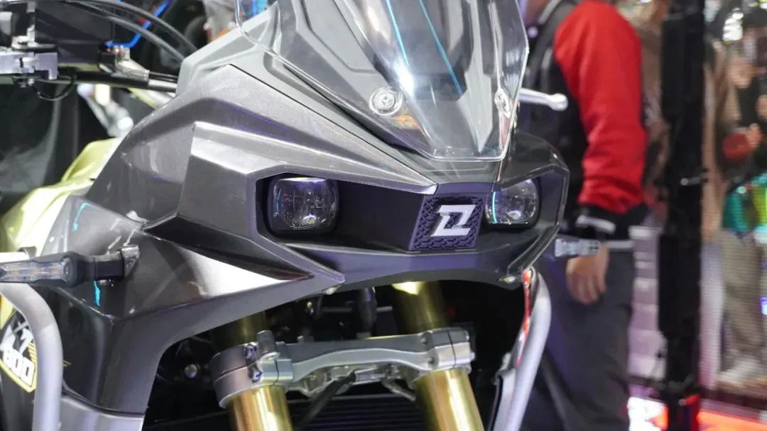 The domestic wildest ADV Excelle 800X, Qianjiang Flash 300 side three ...