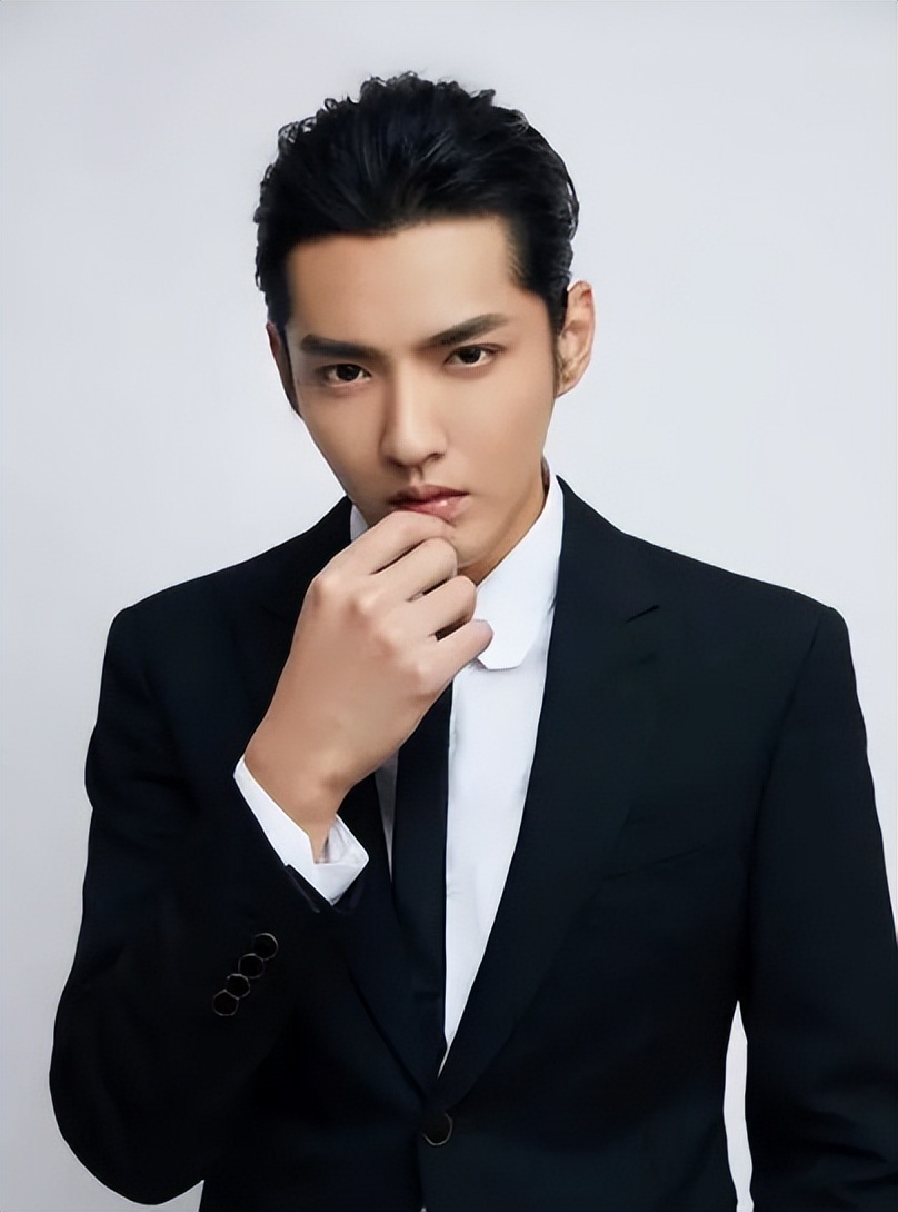 Actors who have similar experiences with Li Yifeng - iNEWS