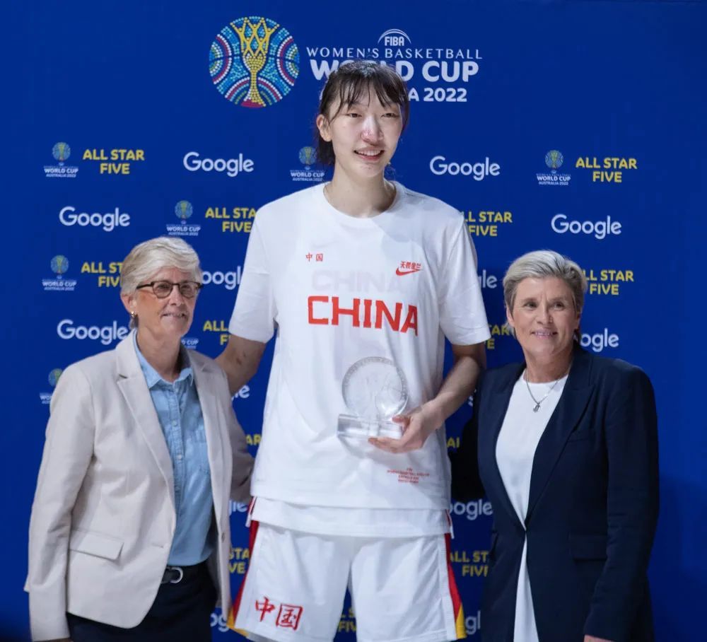 FIBA praises Chinese women's basketball Han Xu: standing tall, talented and inspirational - iNEWS