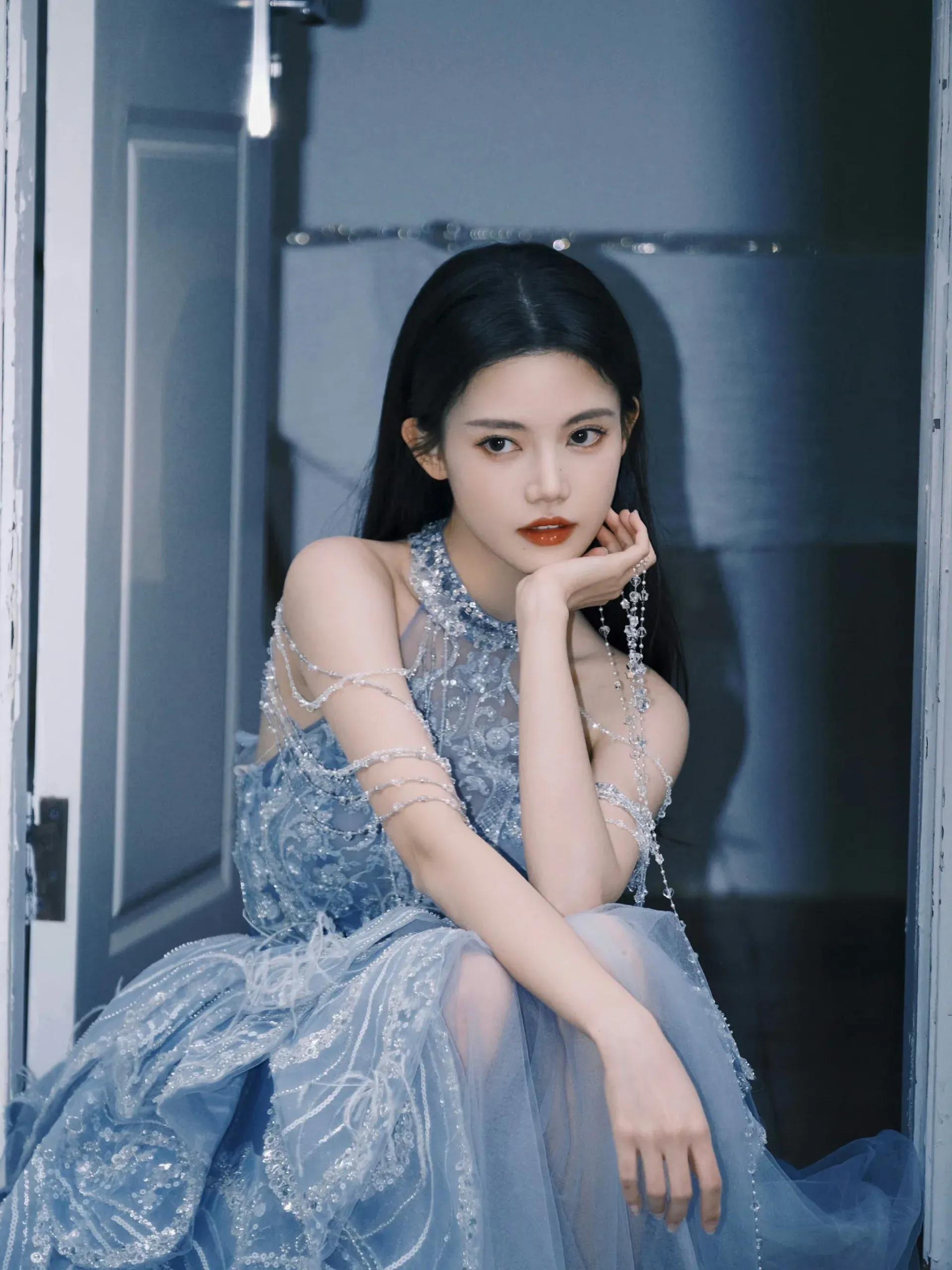 Sun Zhenni is so beautiful! Ever since I saw her play the little fox, I like her appearance - iMedia